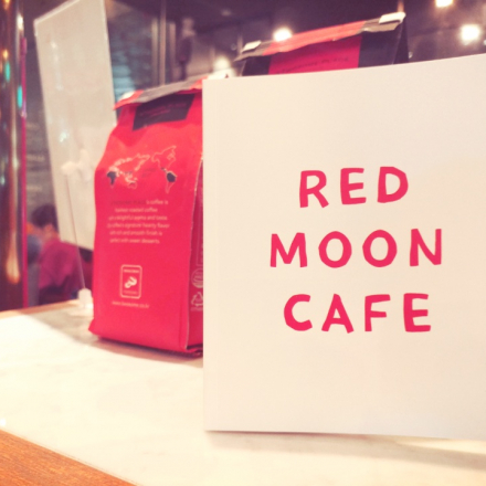 북콘서트인지 까페에 온 건지- 작가 붉은달의 RED MOON CAFE - 온오프믹스